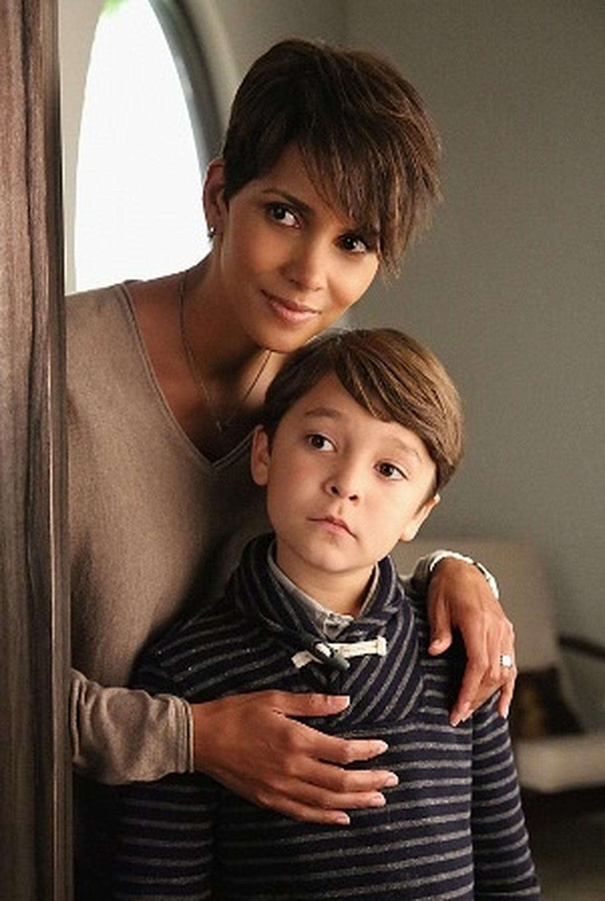 How Ronna Kress Assembled an Out of this World Cast for 'Extant'