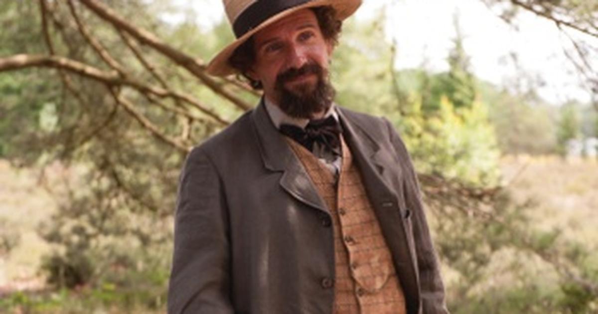 Ralph Fiennes Directs Himself as Charles Dickens in ‘The Invisible Woman’