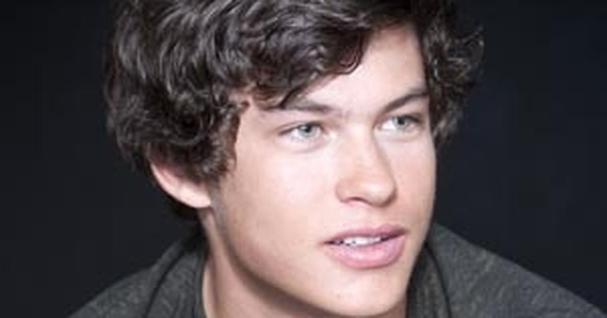 'Good Wife' Star Graham Phillips Trades Computers for 'Goats'