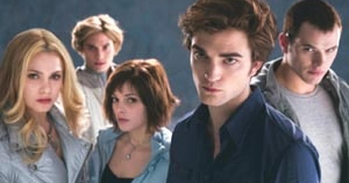 'Twilight' Cast Arrives in Vancouver to Shoot 'Breaking Dawn'