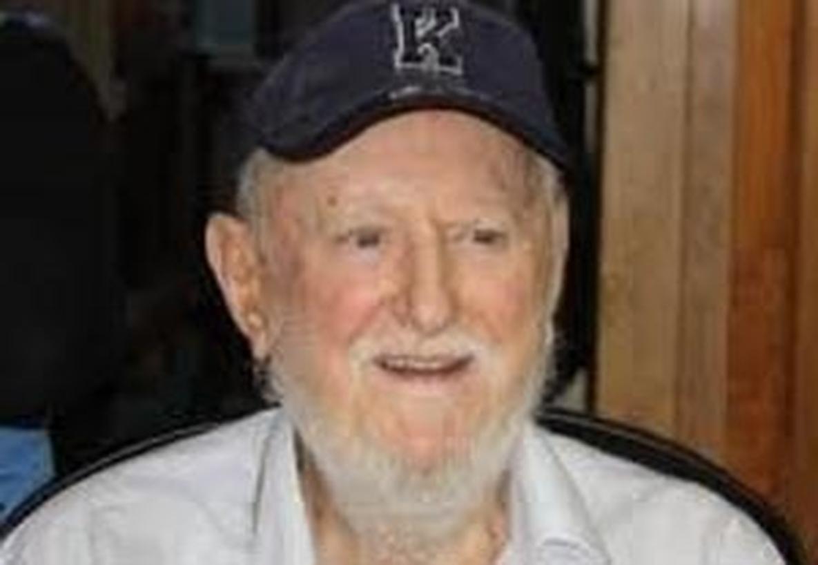 Bob Kelly, Wig Maker and Makeup Artist, Dies at 87