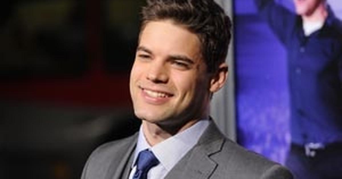 Jeremy Jordan Returns to 'Newsies' for Broadway