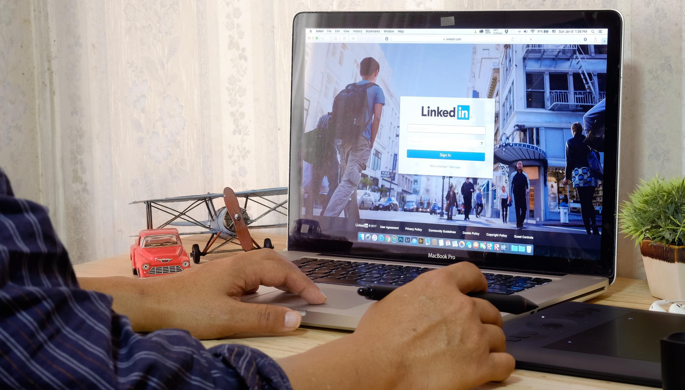 10 Tips for Actors on LinkedIn | Backstage