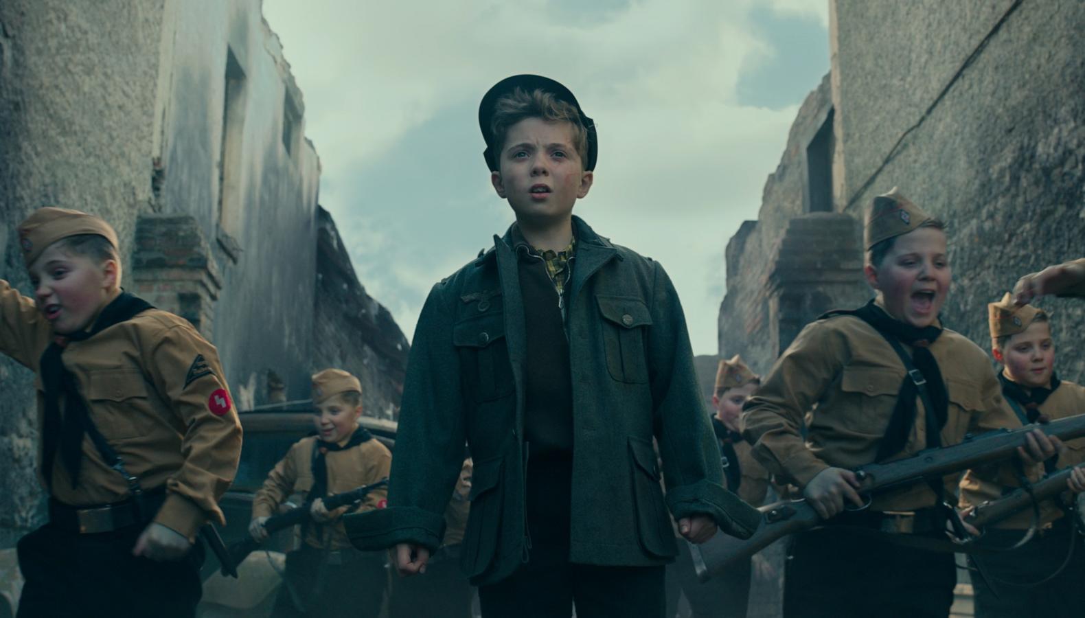 Roman Griffin Davis Leads the Cast of ‘Jojo Rabbit’ in a Seemingly ...