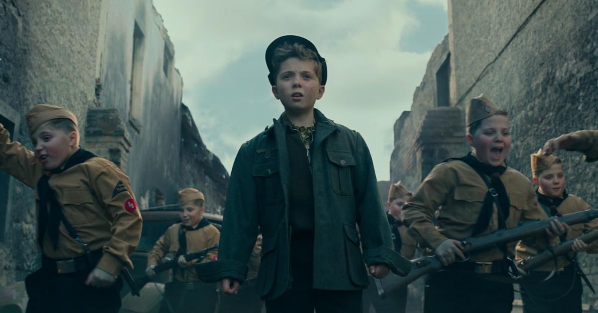 Roman Griffin Davis Leads the Cast of ‘Jojo Rabbit’ in a Seemingly ...