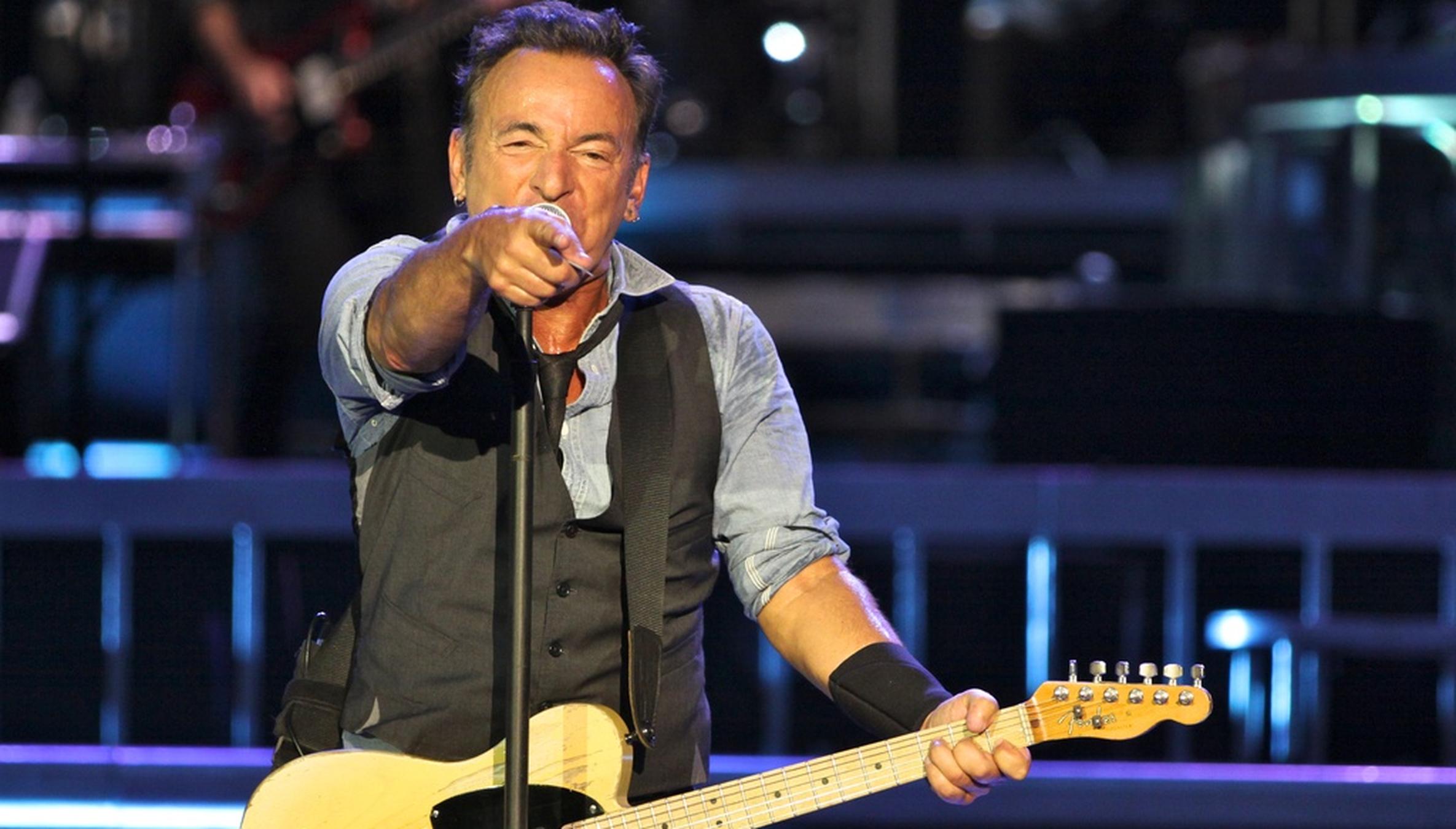 Bruce Springsteen Sets Broadway Dates + More New York Theater News