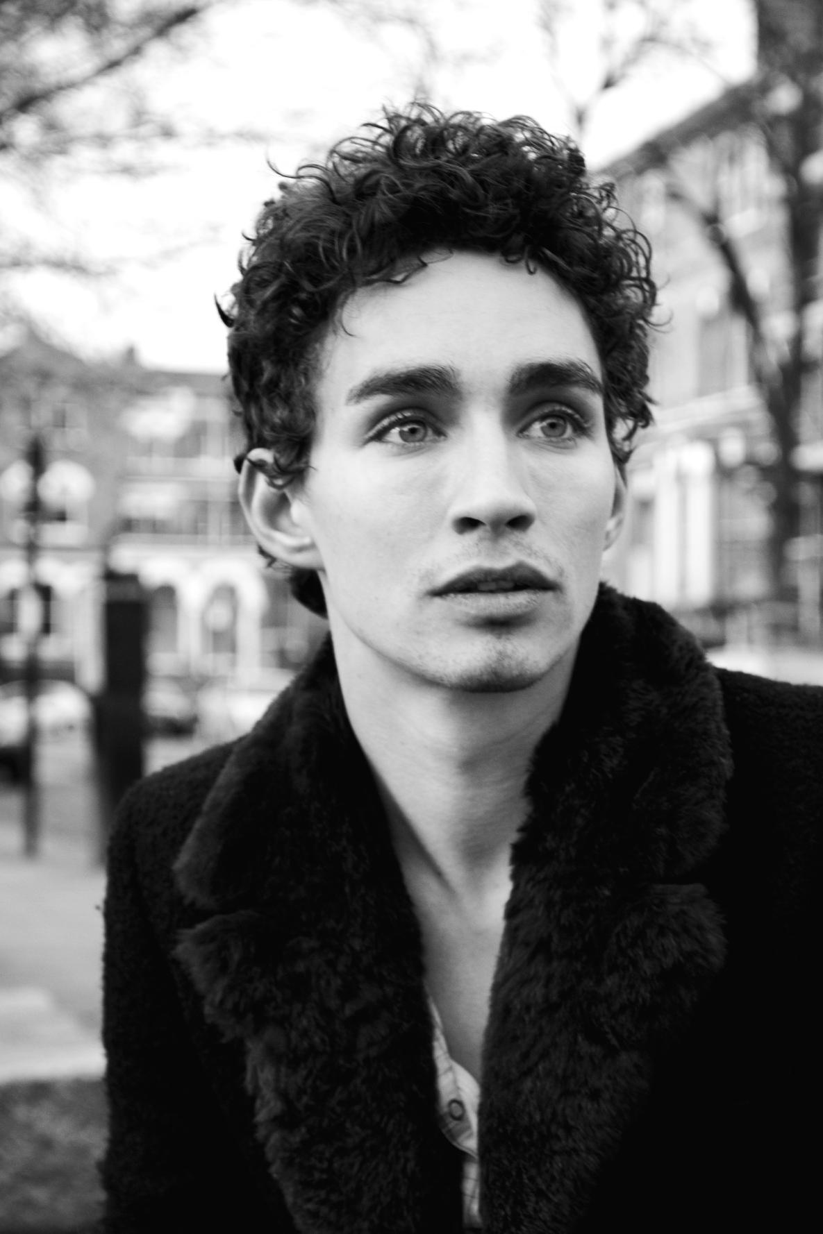 Robert Sheehan on Knowing What You Deserve as an Actor