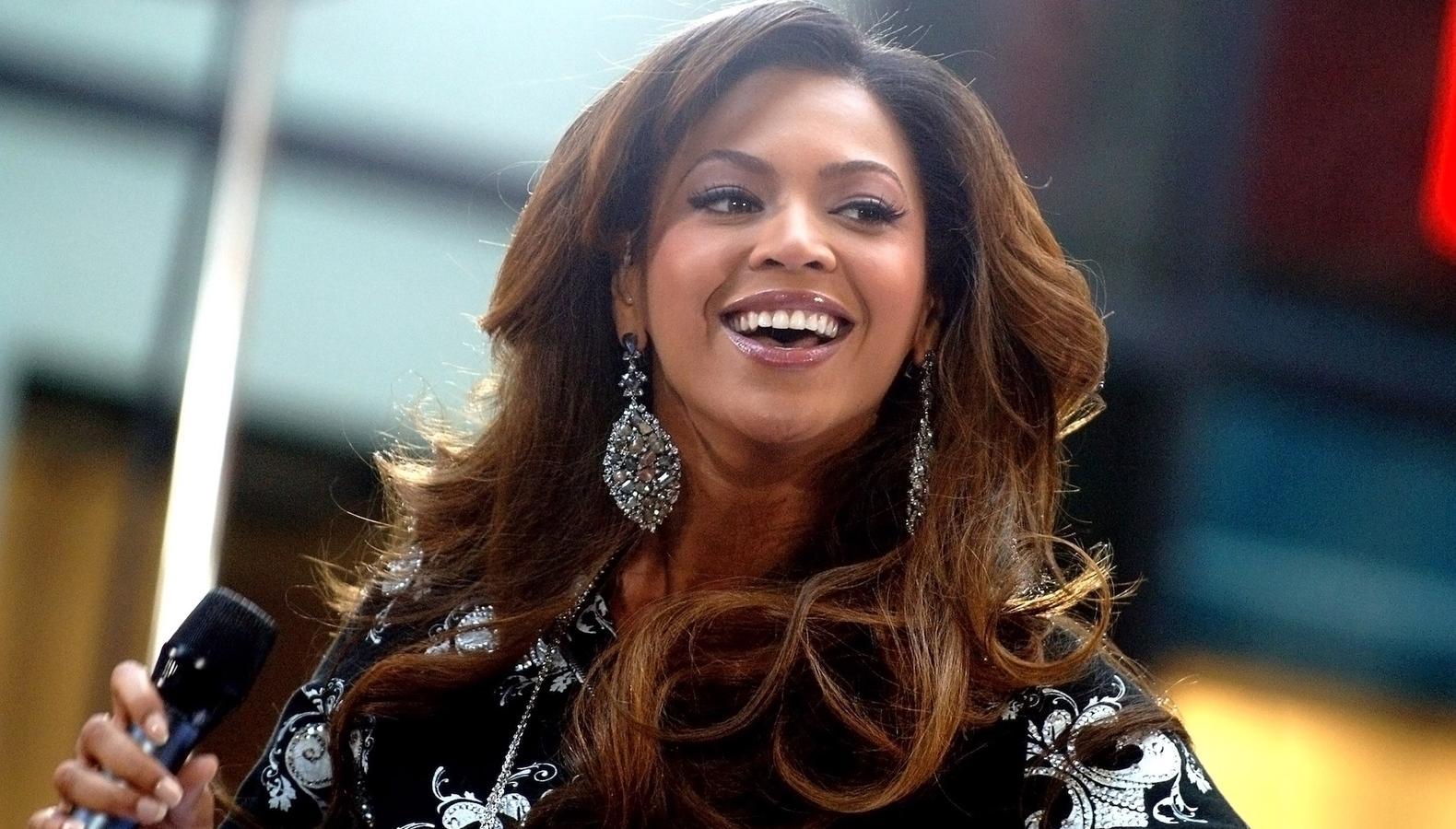 What Is an Artistic Persona? How to Create One | Backstage