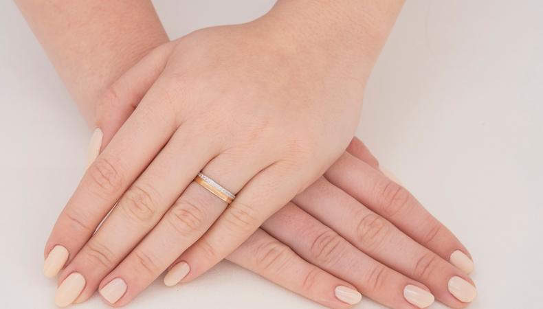 How to Become a Hand Model in the UK | StarNow