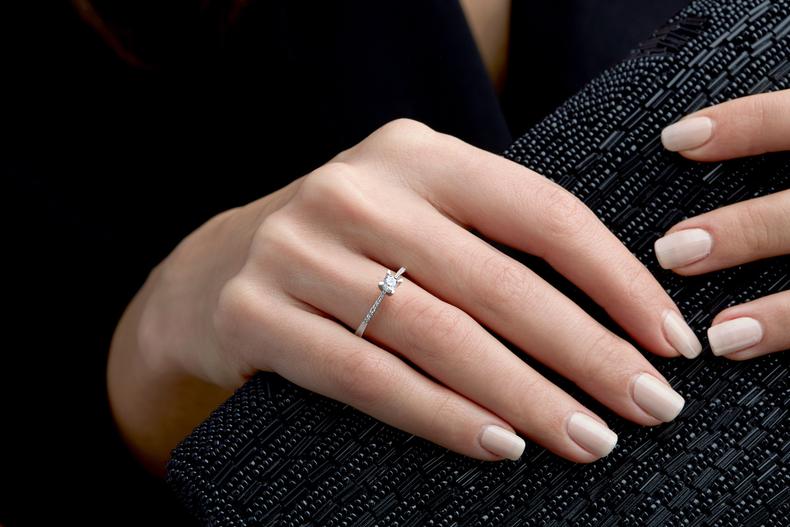 How to Become a Hand Model in the UK | StarNow