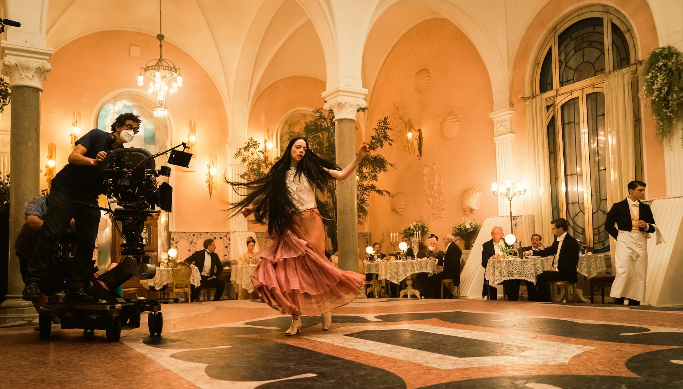 ‘Poor Things’ Cinematographer on Crafting Emma Stone's Dance Scene