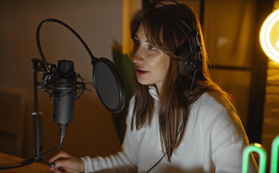 37 Monologues for Women: Comedic, Dramatic & More | Backstage