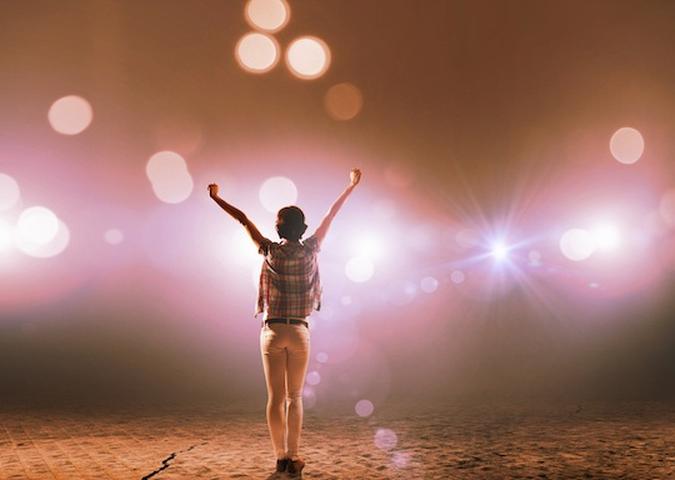 N.Y.C Now Casting: Show Your Team Spirit As Part of the NY Rangers Blue ...