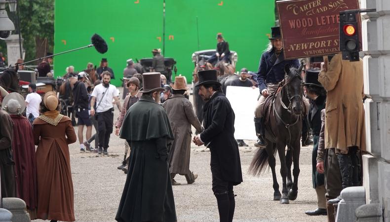 The 5 Best Acting Agencies for Extras | Mandy