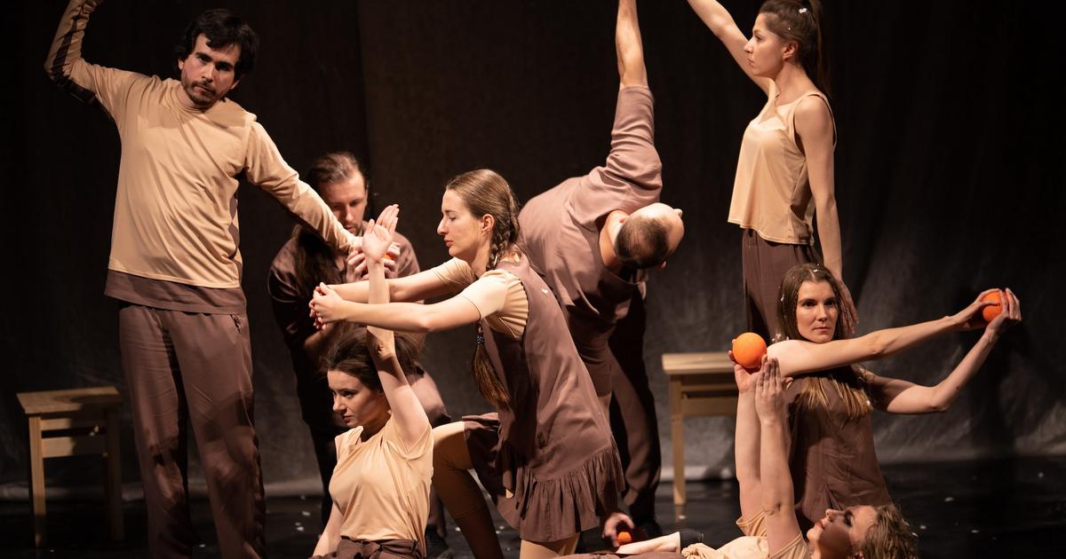 What Is Devised Theater? Definition, Exercises, and Examples | Backstage