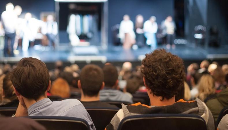 5 Things Actors Can Learn From Watching a Play