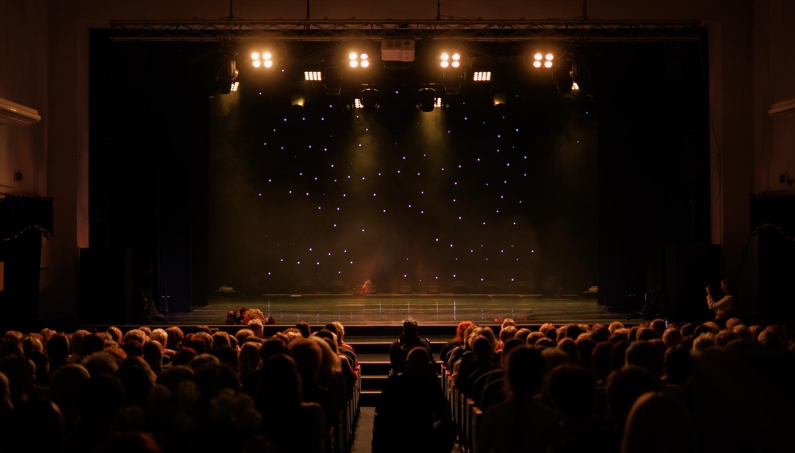 What Is Epic Theatre? | Mandy