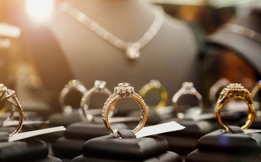 What Is a Thrust Stage? Definition + Examples | Backstage