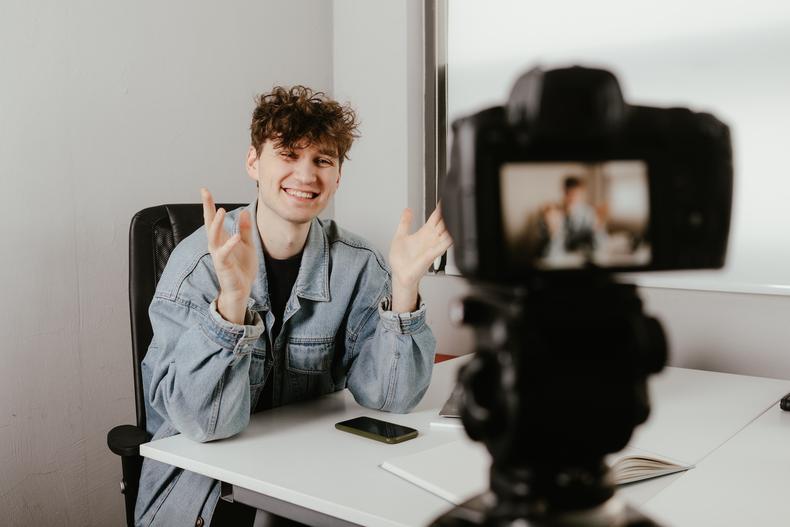 How Much Do UK Content Creators Make? | StarNow