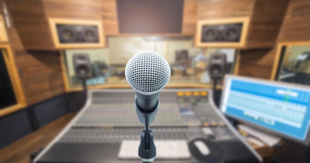 4 Ways to Drop the Voiceover Mic