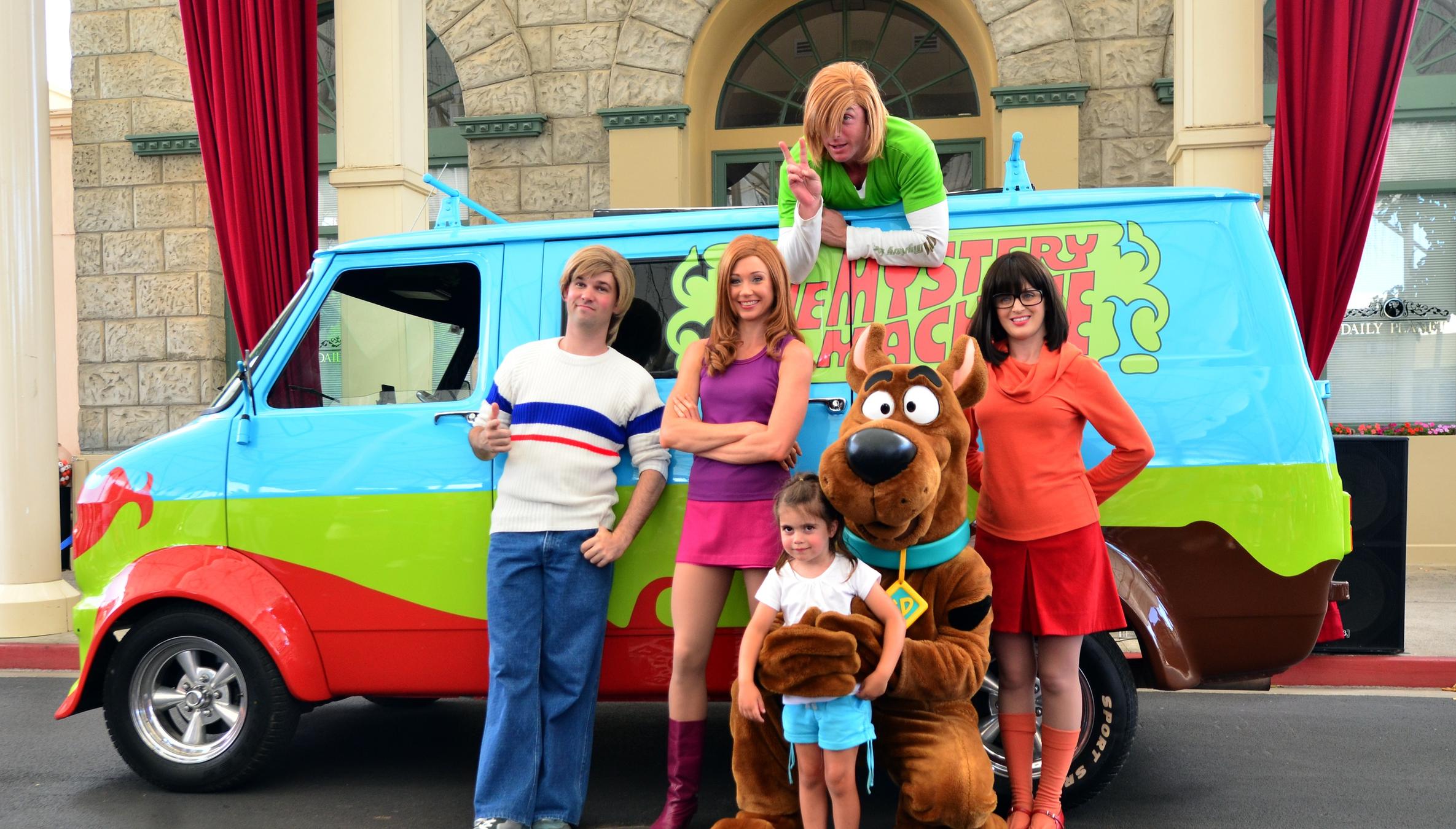 8 Perks of Working in a Theme Park