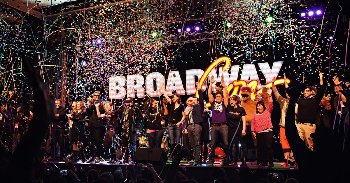 1st Annual BroadwayCon Unites Thousands of Fans