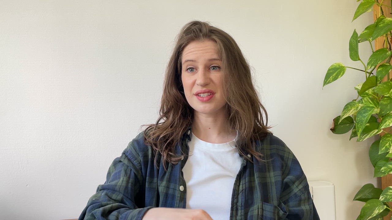 Cerys Lloyd - Professional Profile, Photos on Mandy