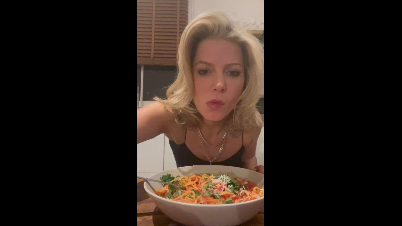 Laura Trenchard - Professional Profile, Photos on Backstage - Model ...