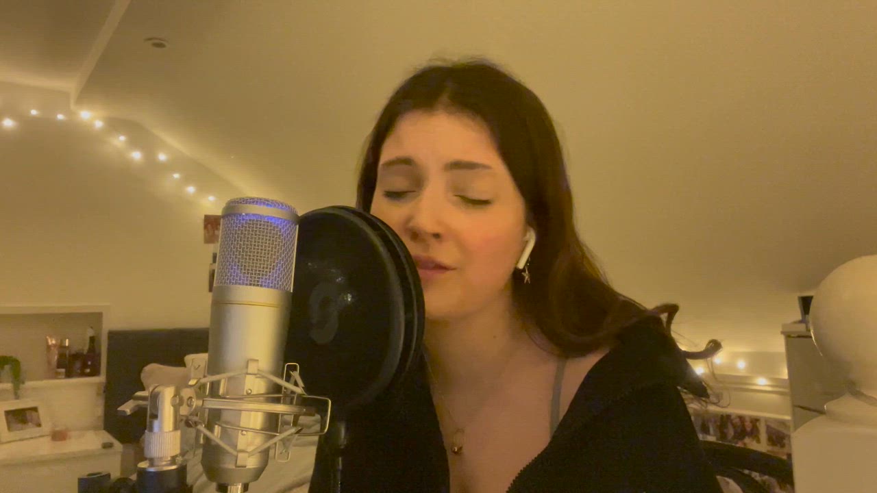 Megan McElduff - Professional Profile, Photos on Mandy