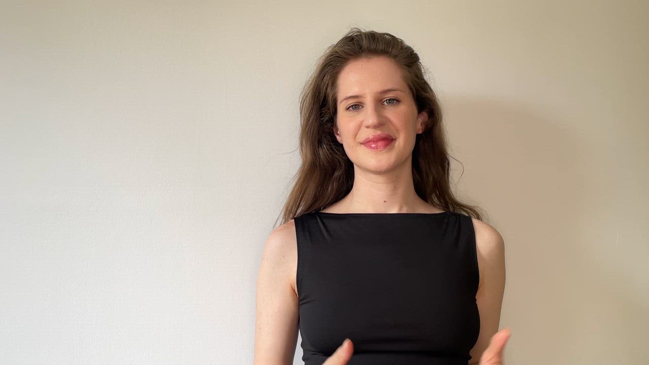 Cerys Lloyd - Professional Profile, Photos on Mandy