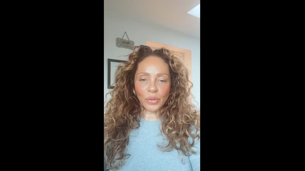 Roberta Whitney - Professional Profile, Photos on StarNow - Presenter ...