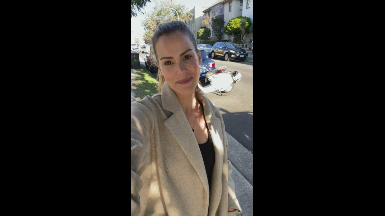 Sarah Halloran - Professional Profile, Photos on StarNow